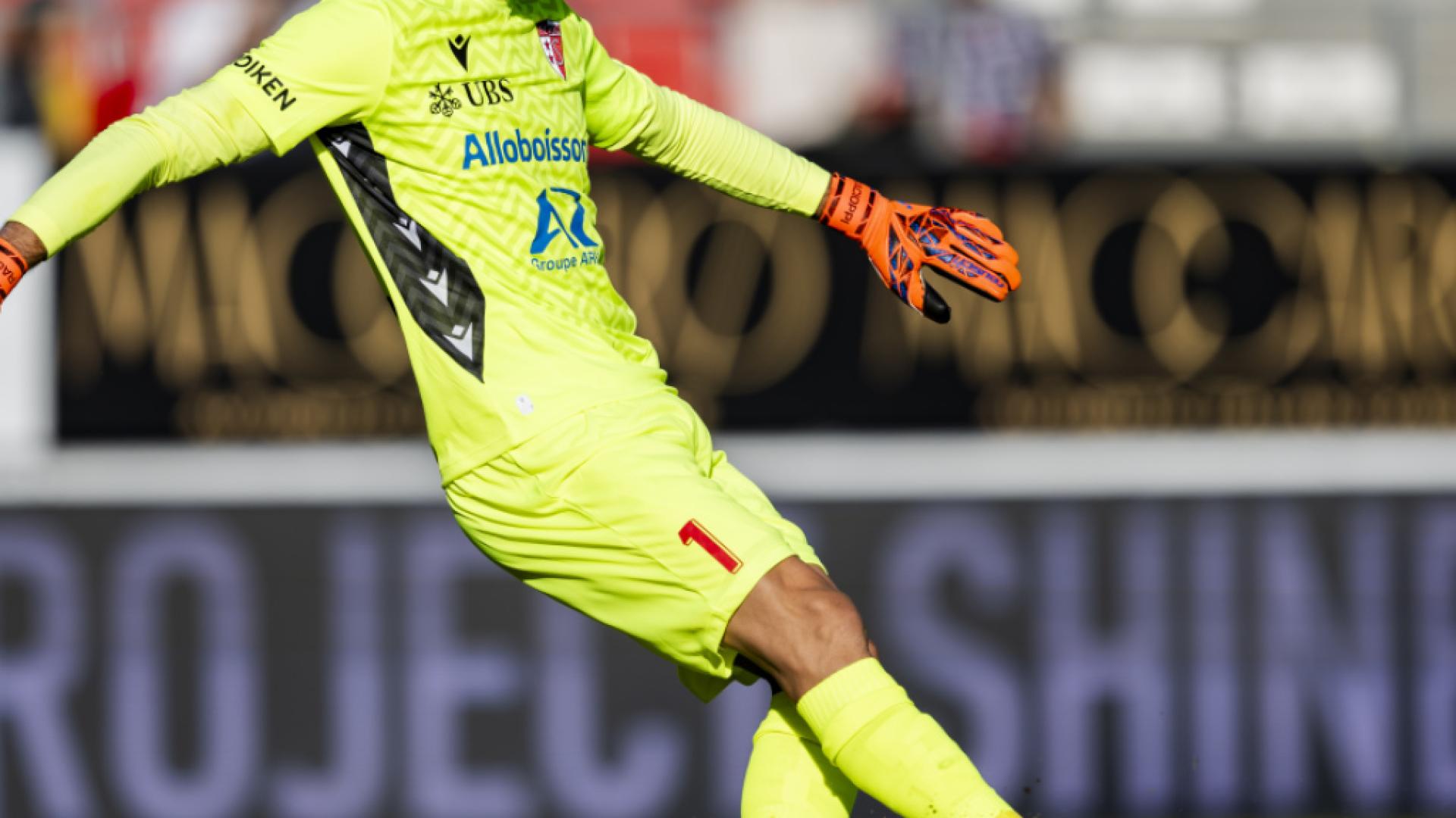 Anthony Racioppi garde sa cage inviolée face à Lausanne pour le FC Sion ...