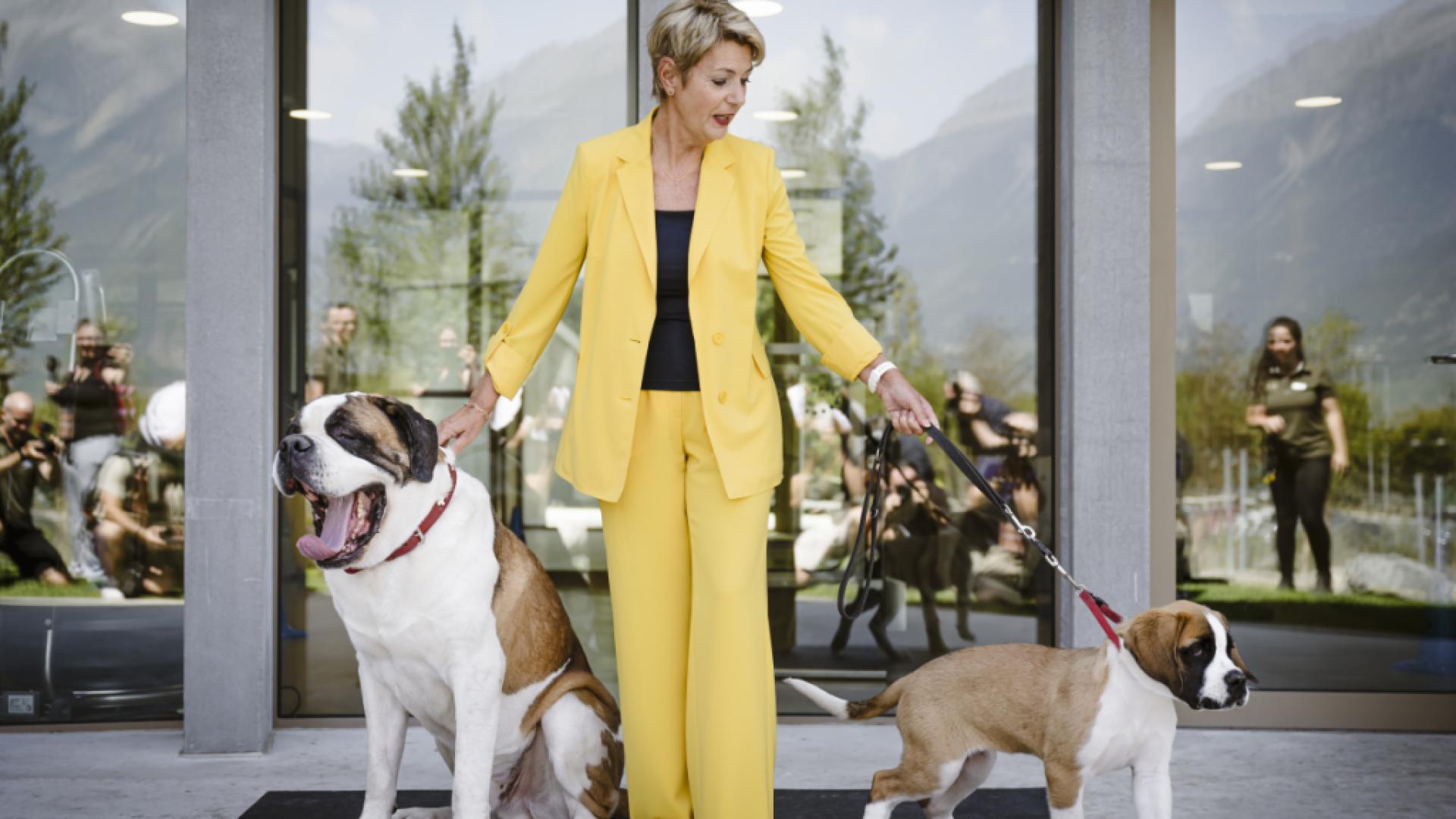 Karin Keller-Sutter inaugure le Barryland des St-Bernard à Martigny ...